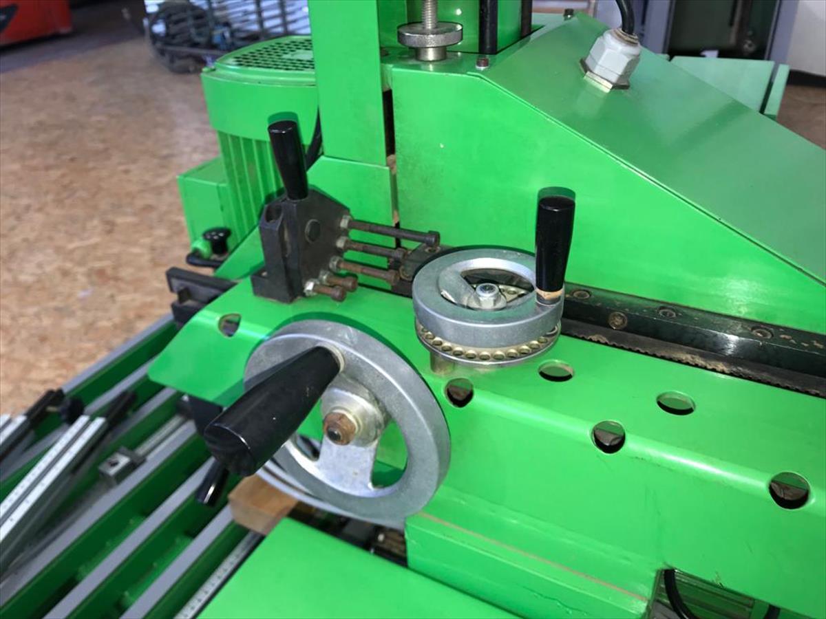 Foratrice multipla usata per falegnameria